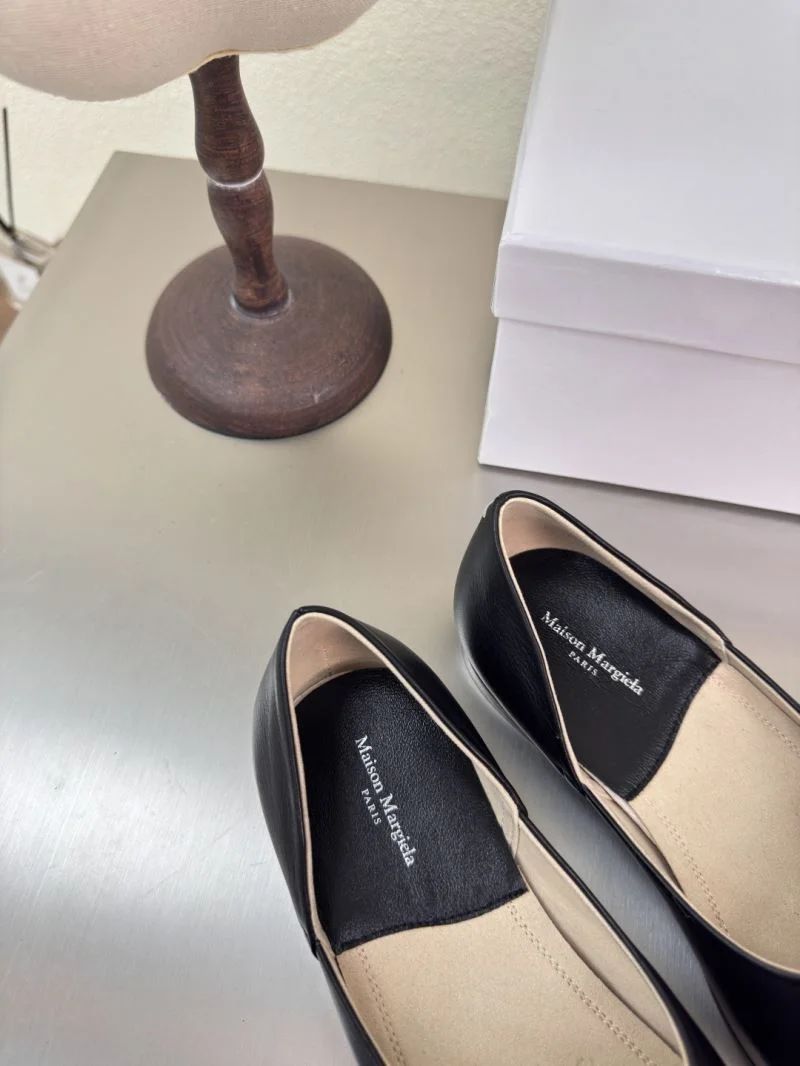 High accuracy Christian Louboutin Flat Shoes