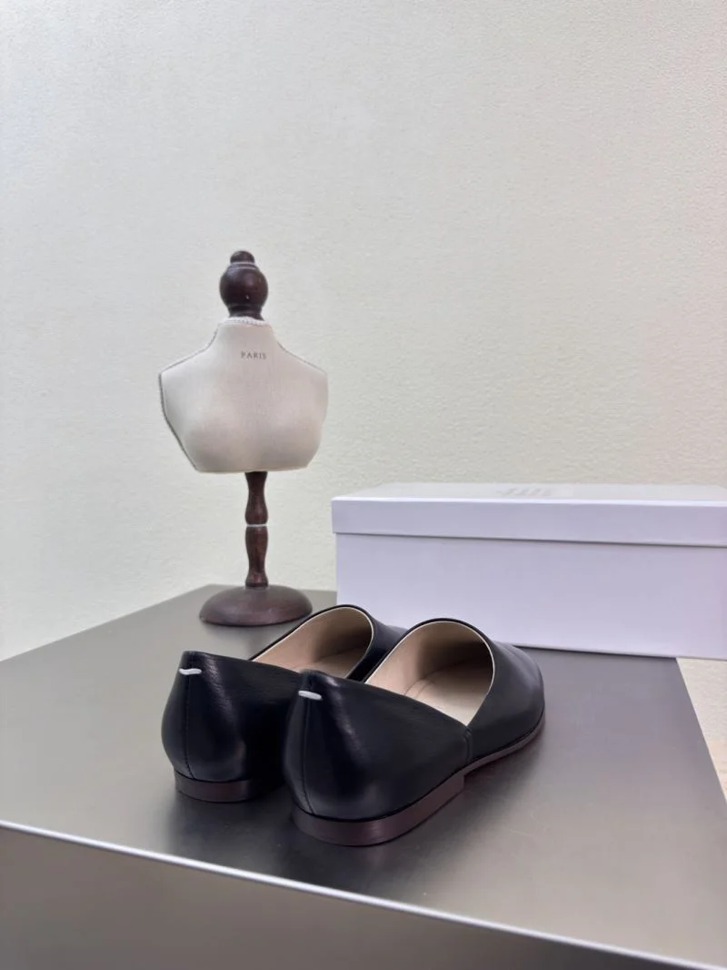 High accuracy Christian Louboutin Flat Shoes