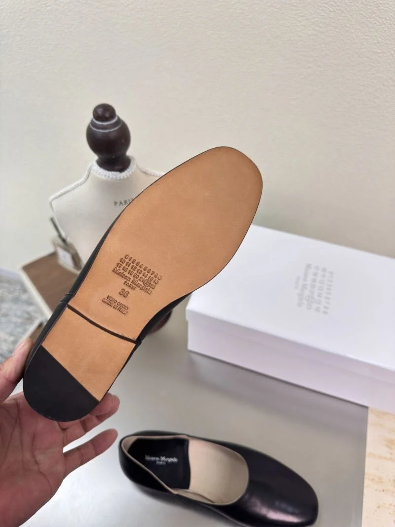 High accuracy Christian Louboutin Flat Shoes