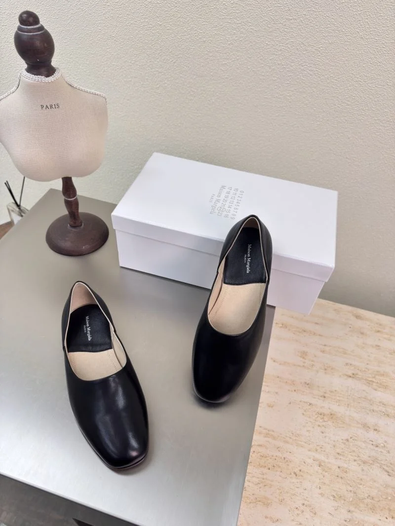 High accuracy Christian Louboutin Flat Shoes