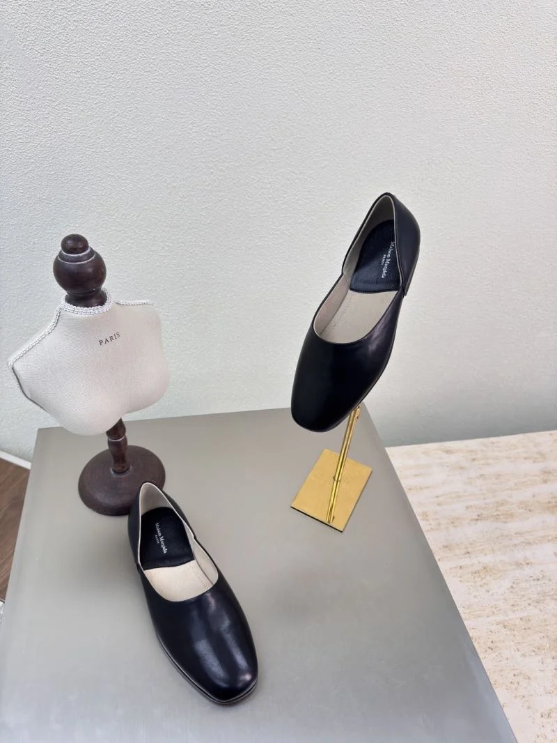 High accuracy Christian Louboutin Flat Shoes