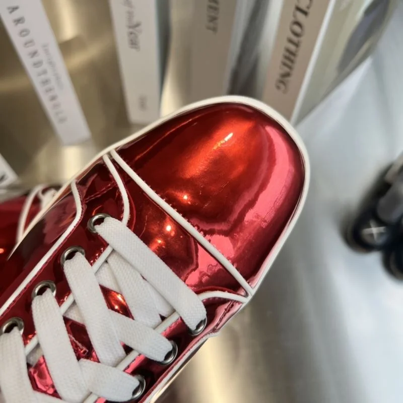 Accurate model Christian Louboutin Low Shoes
