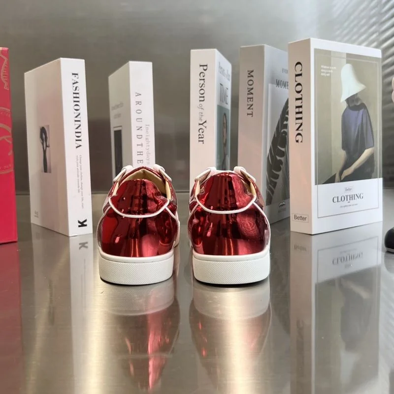 Accurate model Christian Louboutin Low Shoes