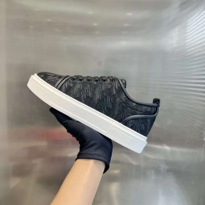 Bargain Christian Louboutin Low Shoes