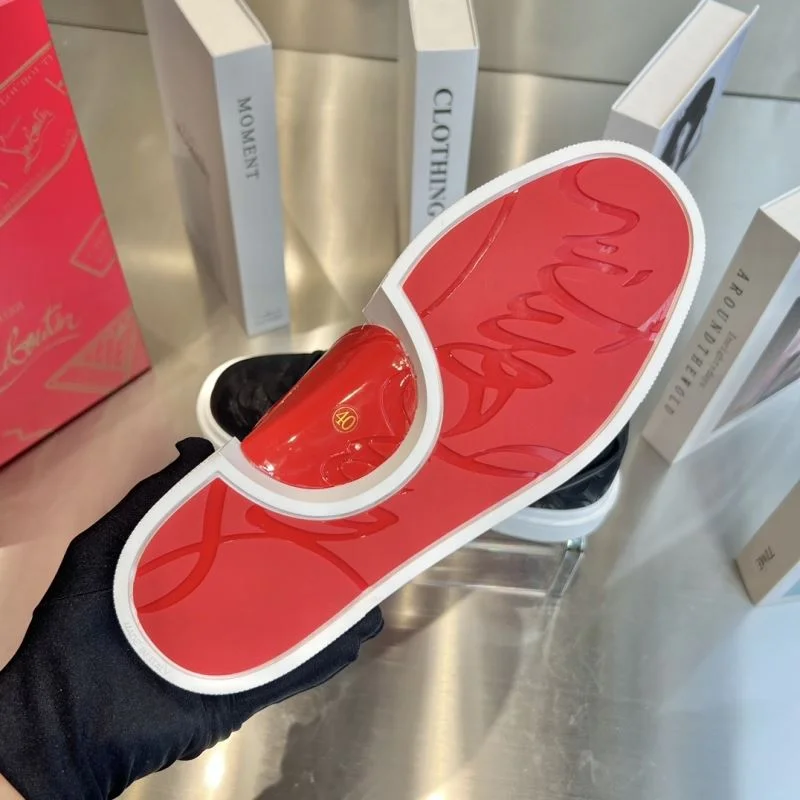 Bargain Christian Louboutin Low Shoes