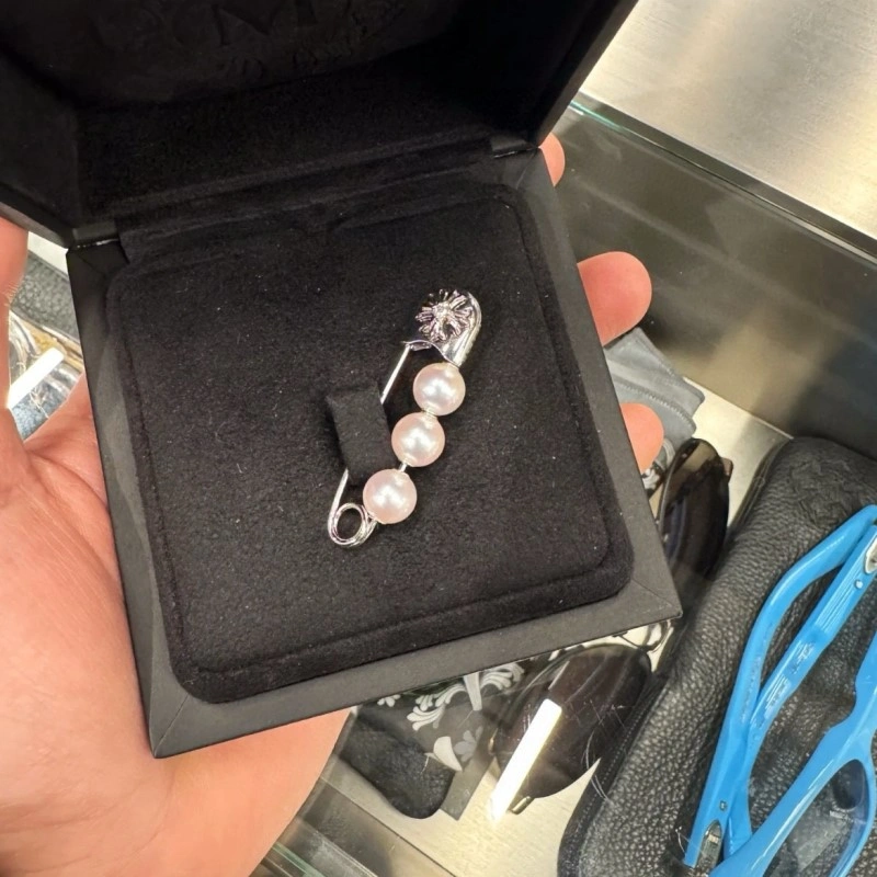 Bargain Chrome Hearts Brooches