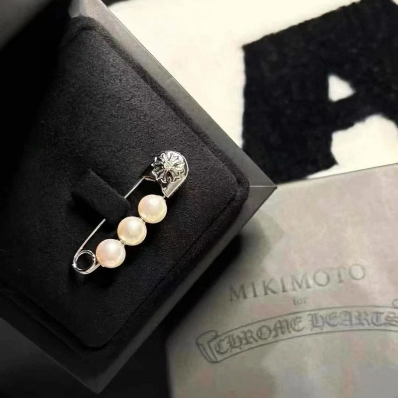 Bargain Chrome Hearts Brooches