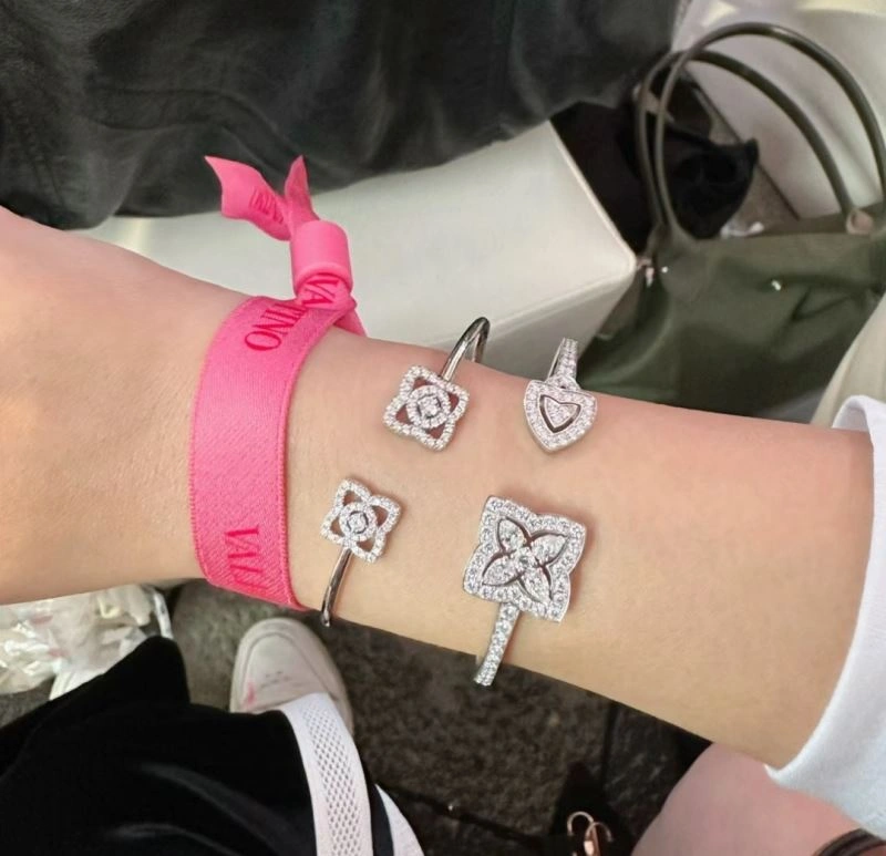 Factory-made De Bee Bracelets