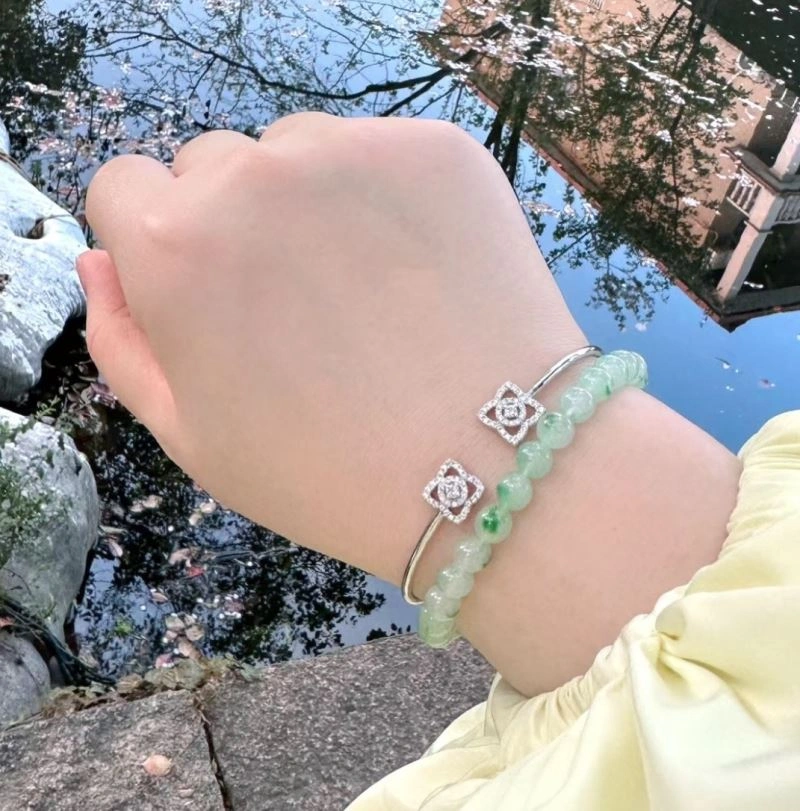 Factory-made De Bee Bracelets