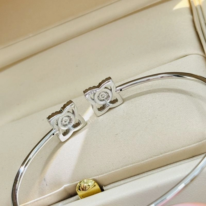 Factory-made De Bee Bracelets