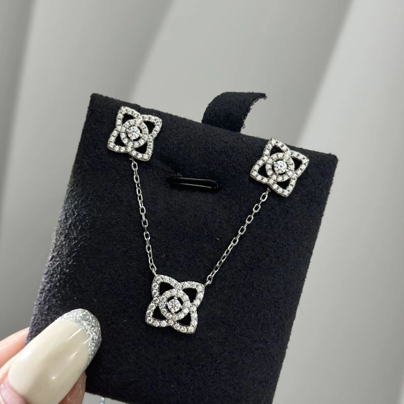 Top mirror De Bee Necklaces