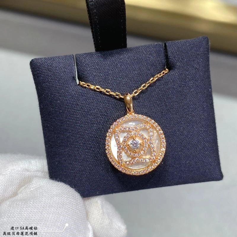 Legit De Bee Necklaces