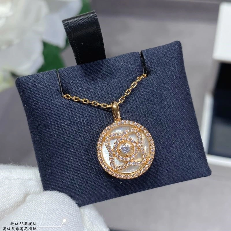 Legit De Bee Necklaces