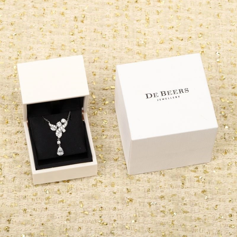 De Bee Necklaces