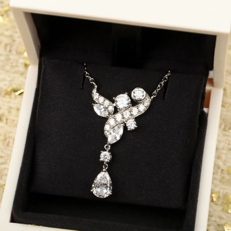 Legit De Bee Necklaces