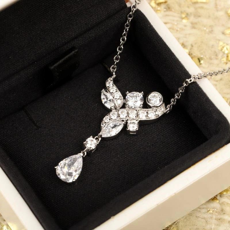 Legit De Bee Necklaces