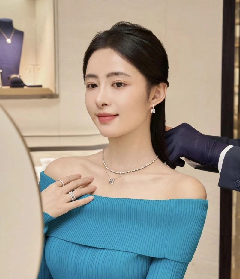 Budget-friendly Debeers Earrings