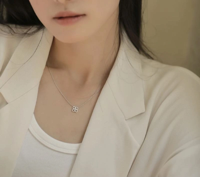 Discounted Debeers Necklaces