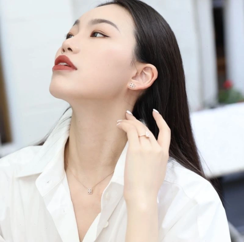Discounted Debeers Necklaces