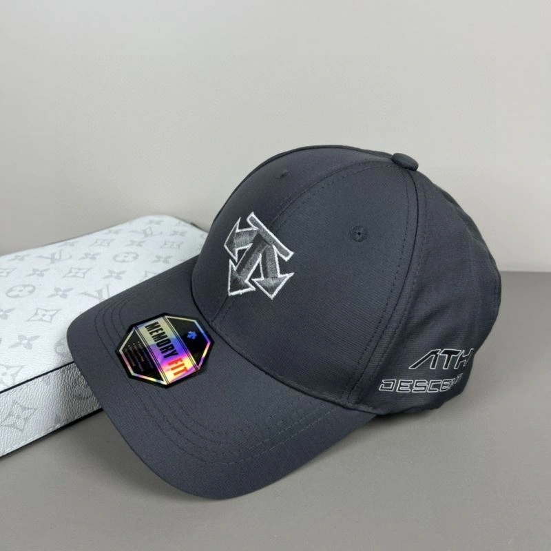 Indistinguishable Descente Caps