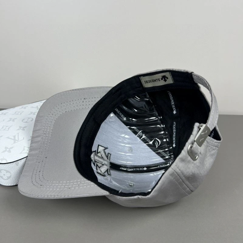 Indistinguishable Descente Caps