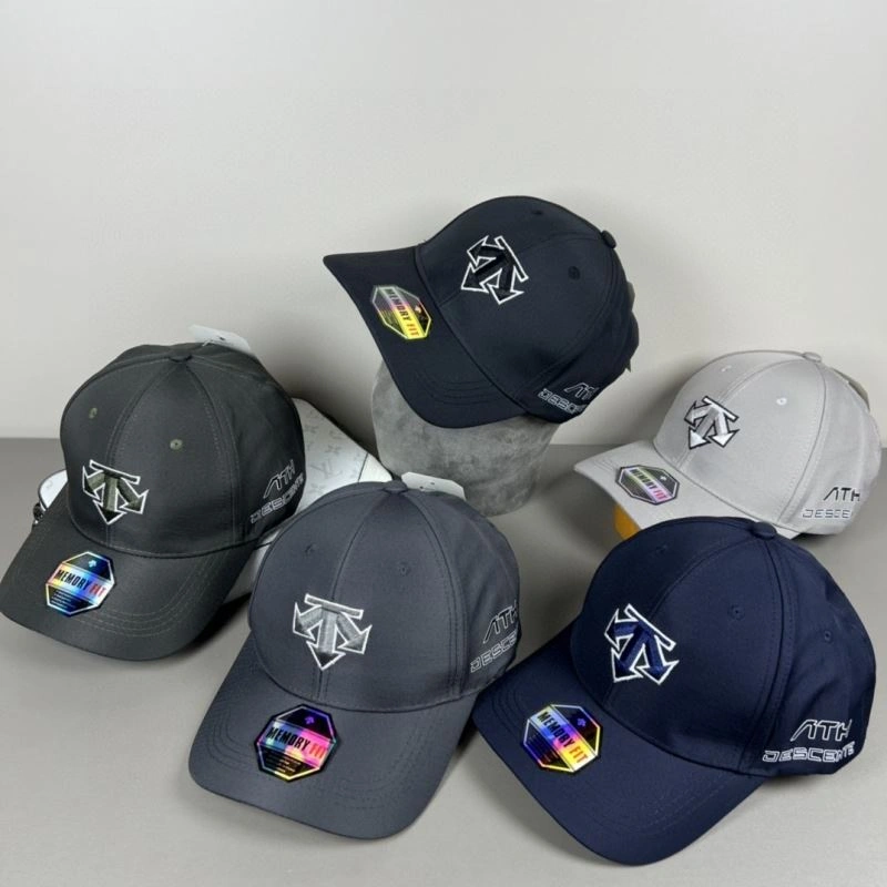 Indistinguishable Descente Caps