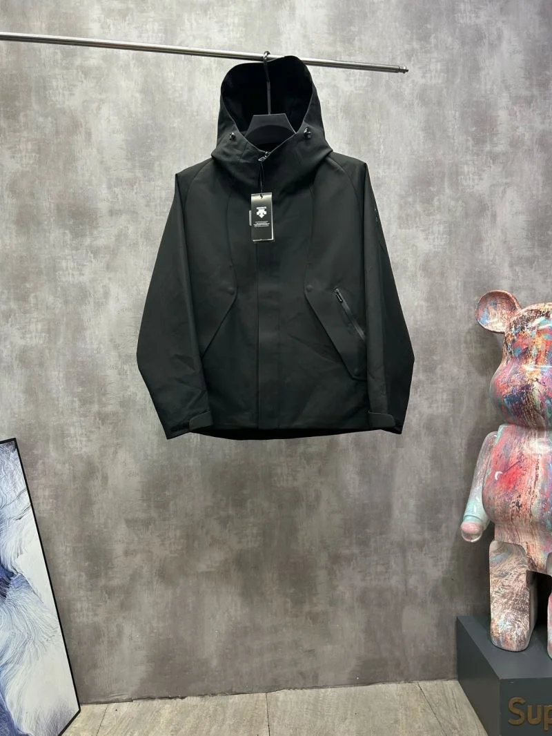 Precise copy Descente Outwear