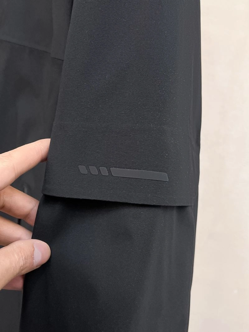 Genuine Descente Outwear