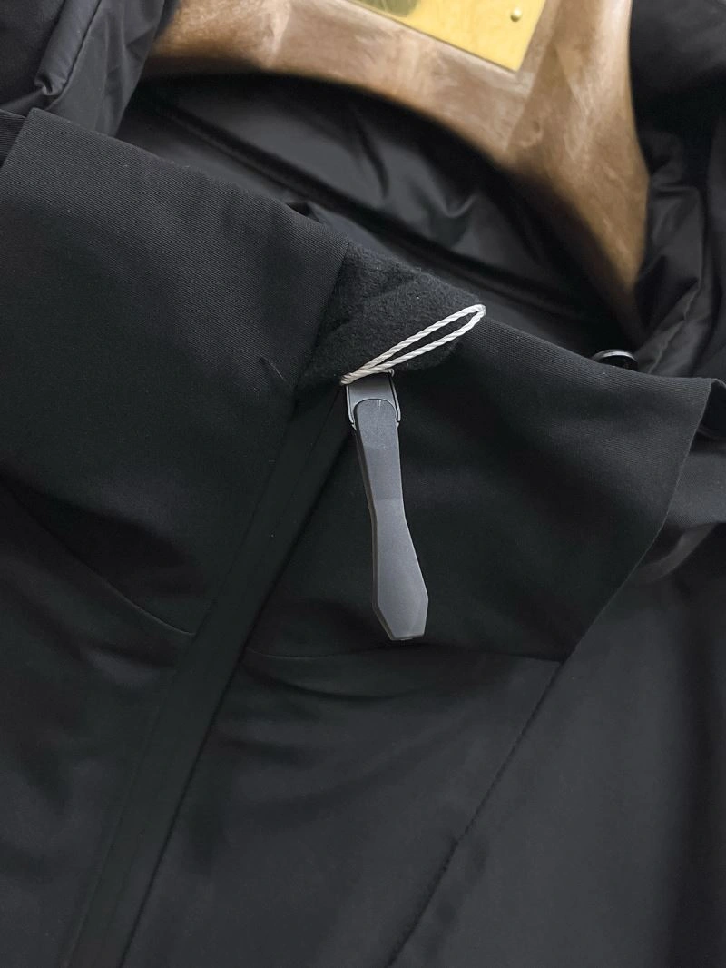 Genuine Descente Outwear