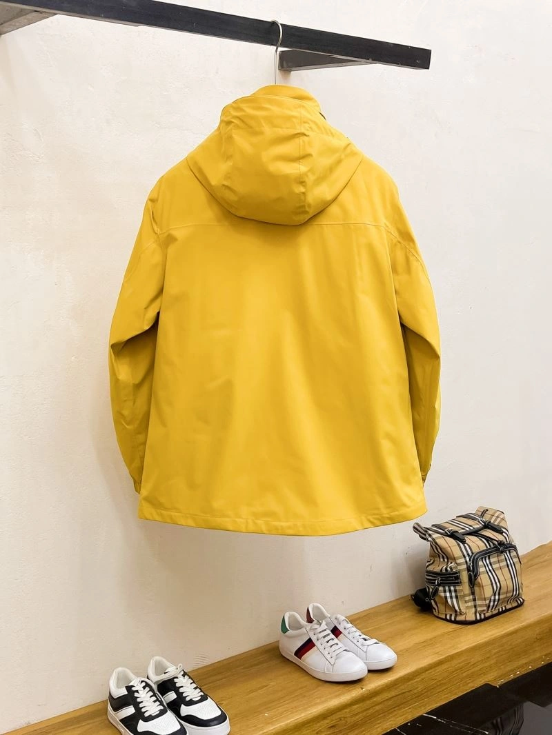 Authentic Descente Outwear