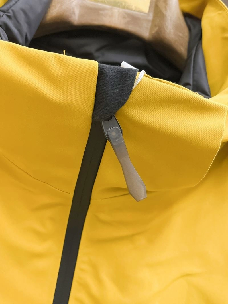 Authentic Descente Outwear