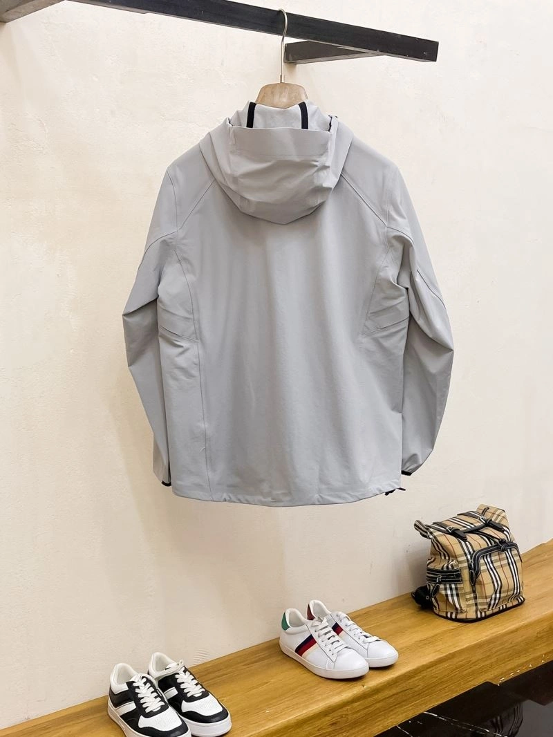 Inexpensive Descente Outwear