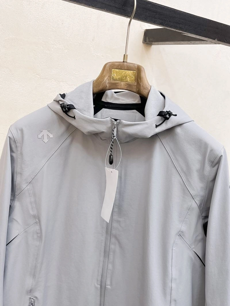 Inexpensive Descente Outwear