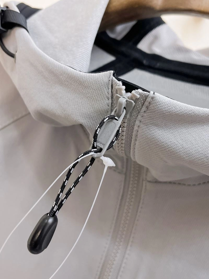 Inexpensive Descente Outwear