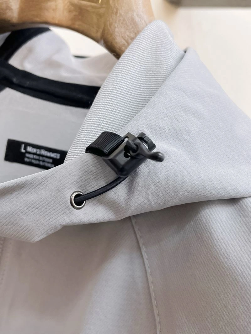 Inexpensive Descente Outwear
