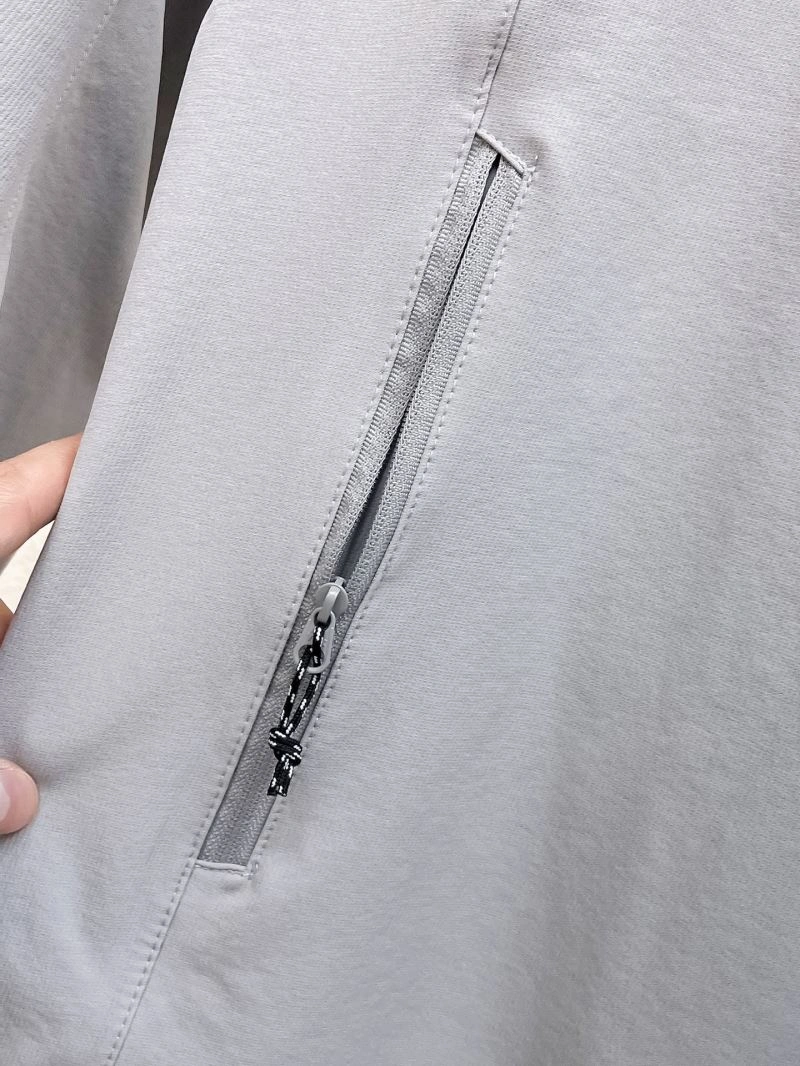 Inexpensive Descente Outwear