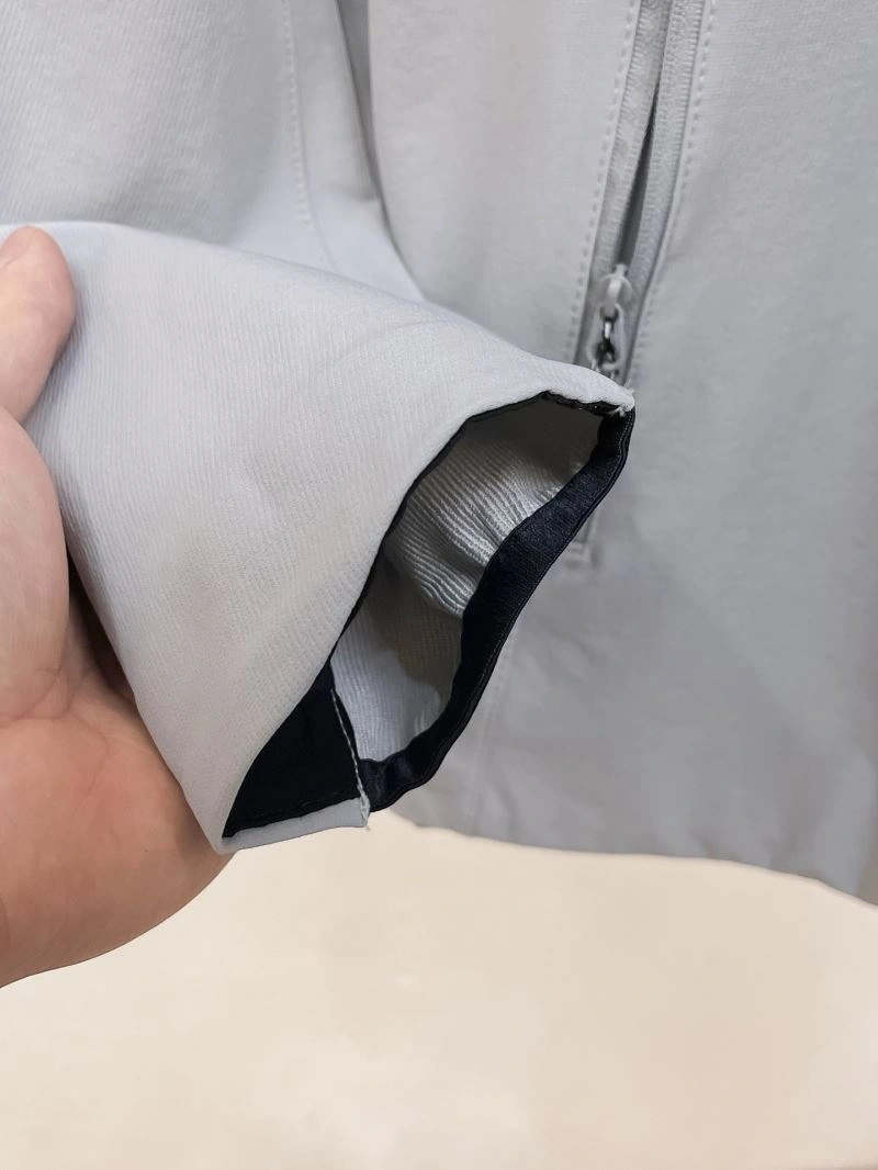 Inexpensive Descente Outwear