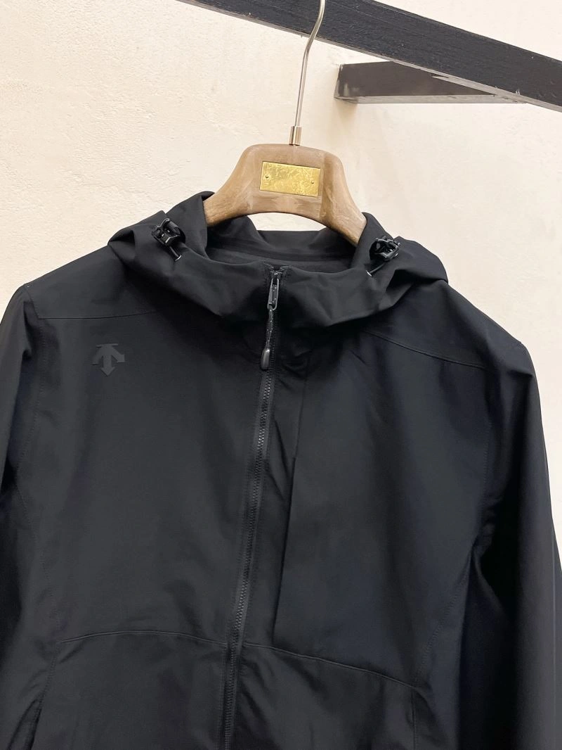 Bargain Descente Outwear