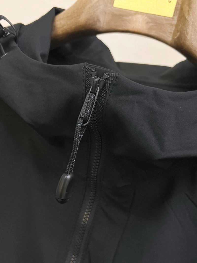 Bargain Descente Outwear
