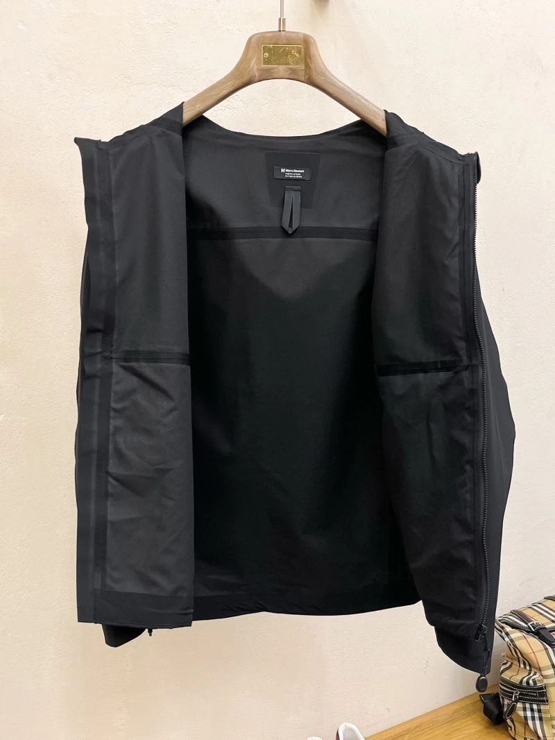 Bargain Descente Outwear