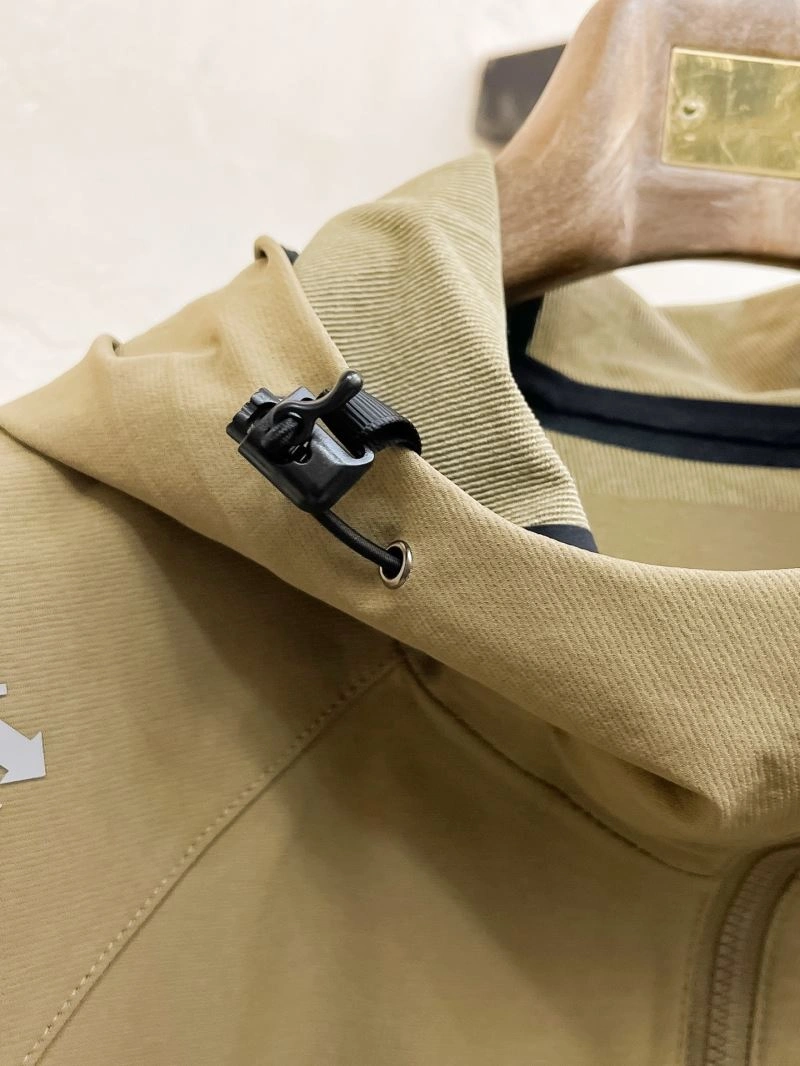 Low-cost Descente Outwear