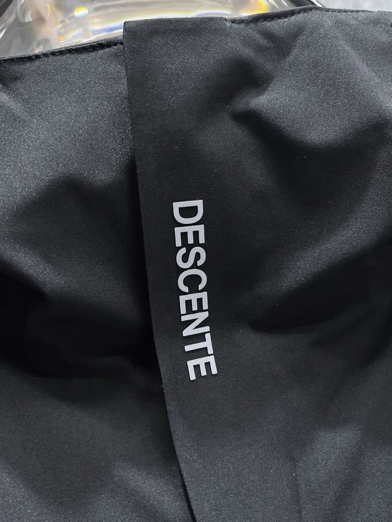 Bargain Descente Outwear