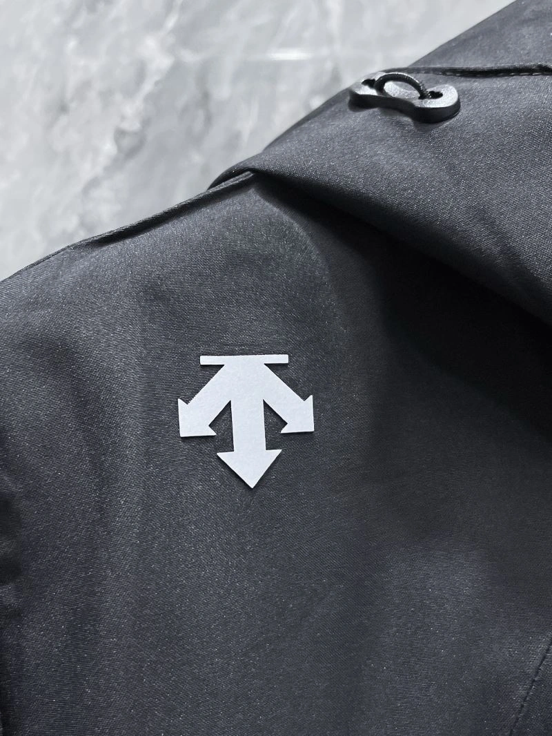 Bargain Descente Outwear