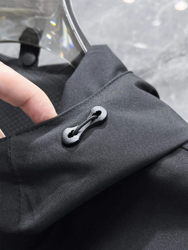 Bargain Descente Outwear
