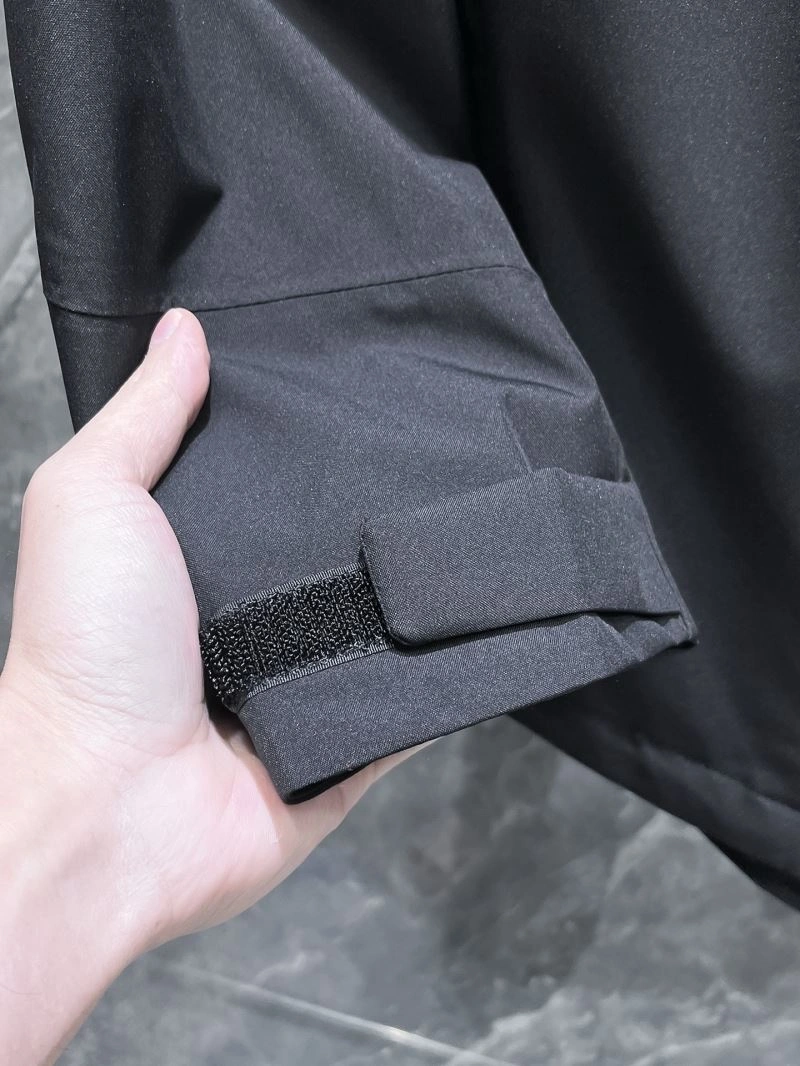 Bargain Descente Outwear