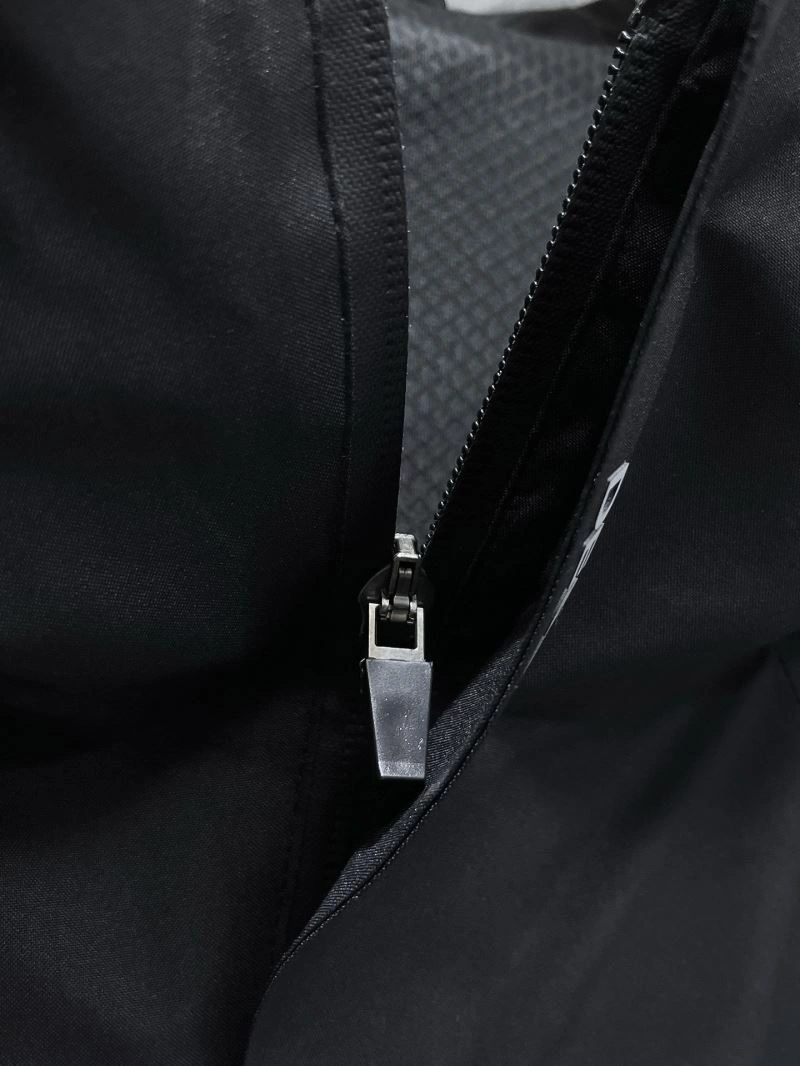 Bargain Descente Outwear