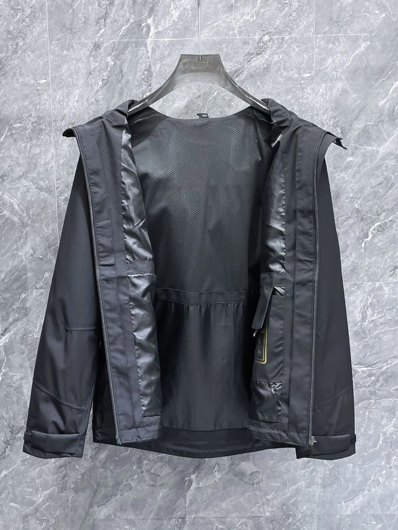 Bargain Descente Outwear