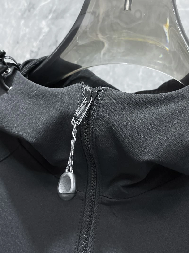 Brand-authenticated Descente Outwear