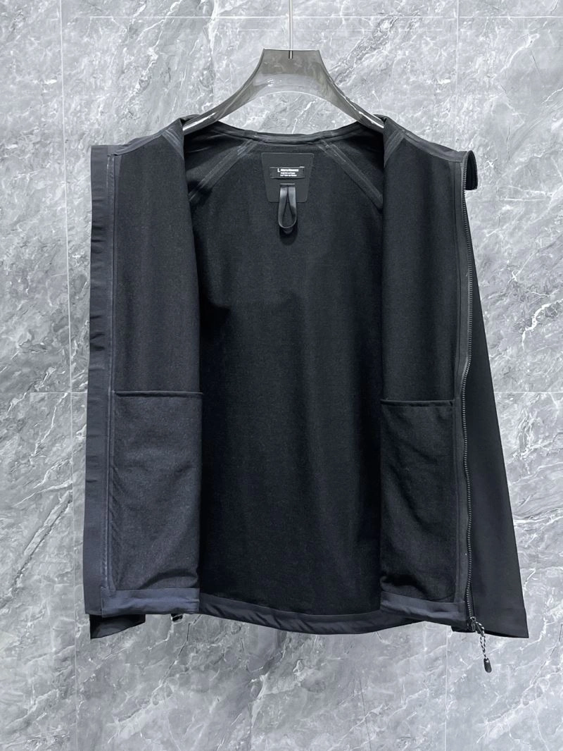 Brand-authenticated Descente Outwear