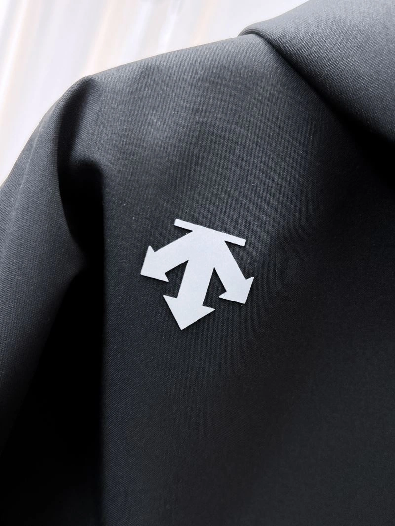 Brand-original Descente Outwear